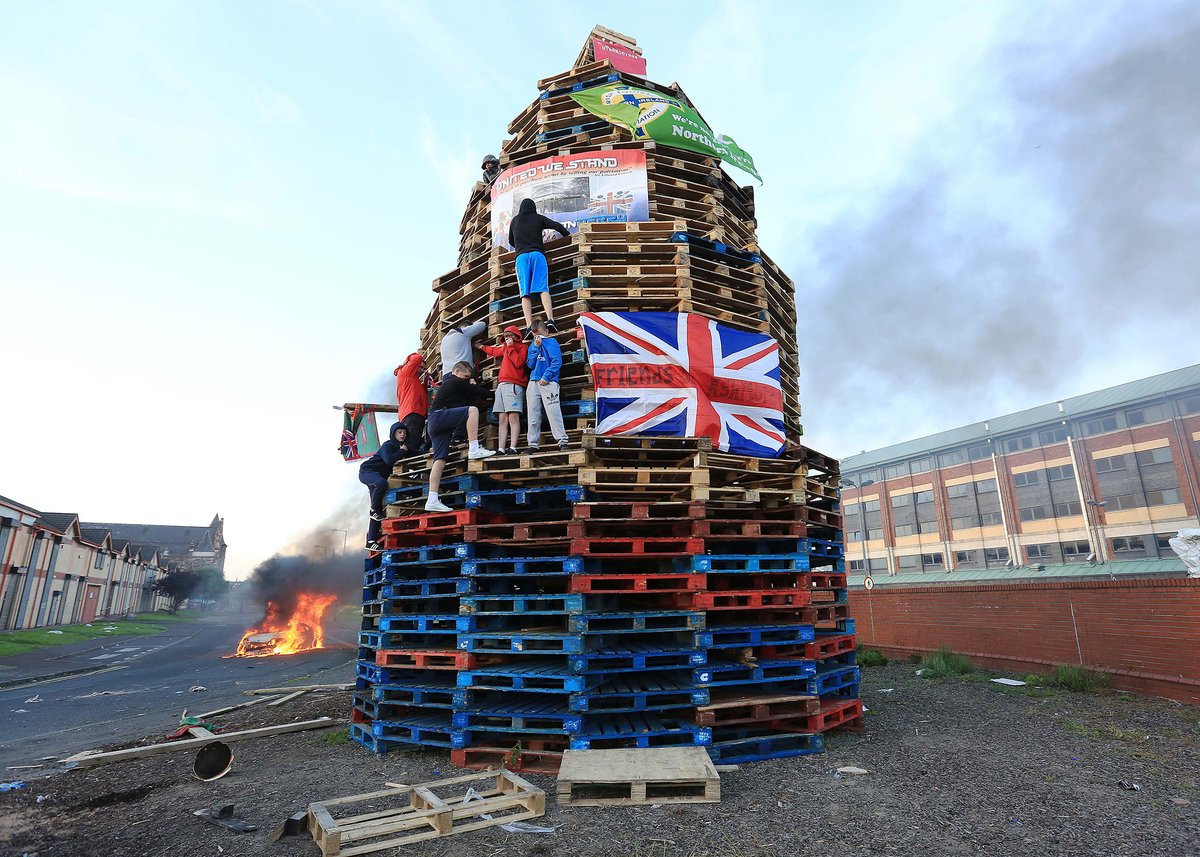 El norte de Irlanda: Polémica, pero menos incidentes en las bonfires de ...