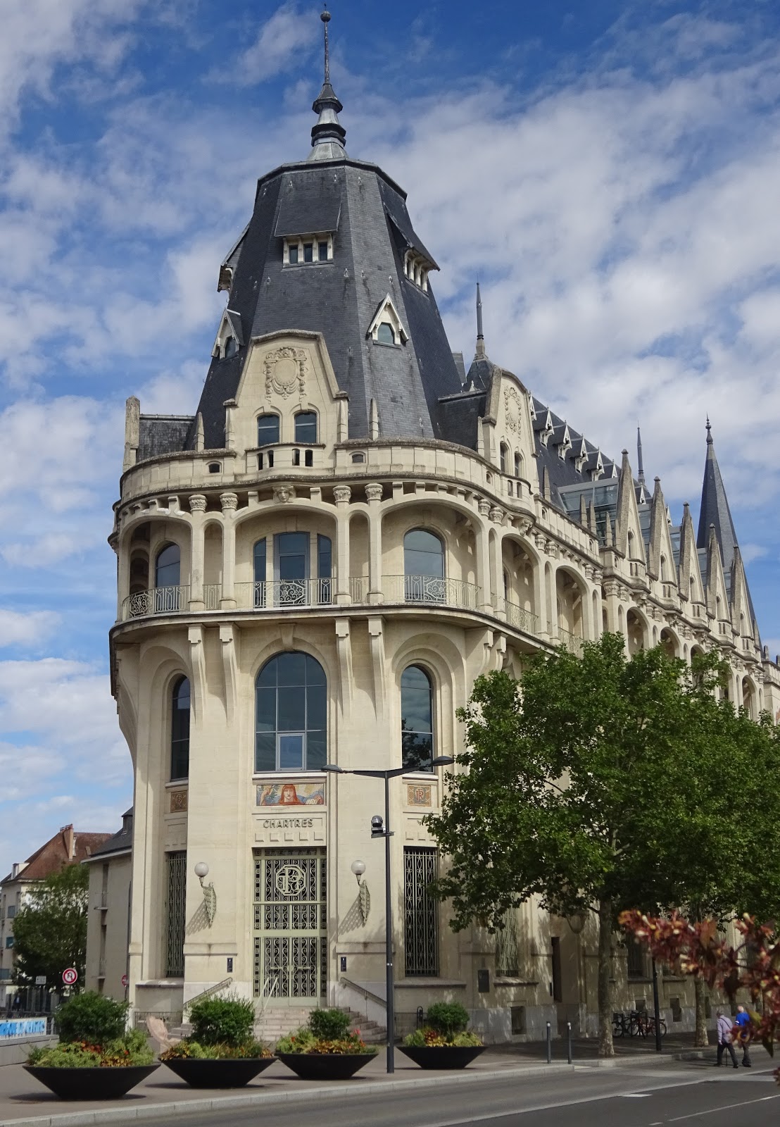 Dr Tony Shaw: La Médiathèque l'Apostrophe, Chartres, Eure-et-Loir (28)