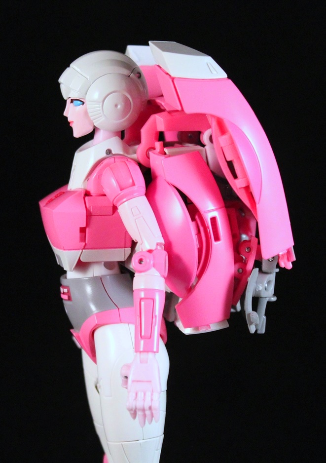She's Fantastic: Transformers Masterpiece - ARCEE!