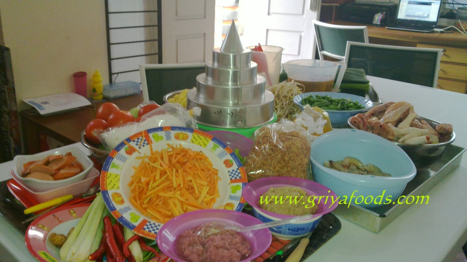 Cara Membuat dan Berbagai Macam Lauk untuk Isian Nasi Tumpeng | Obat ...