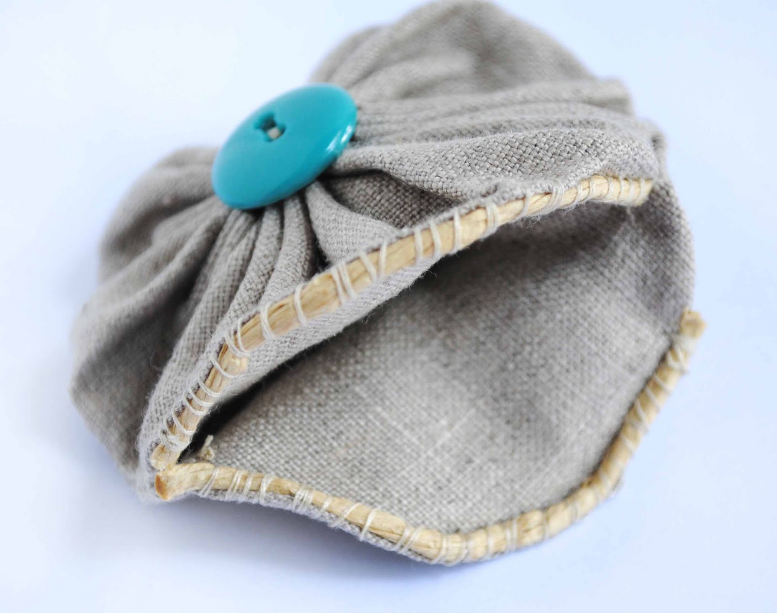 Fabric Yo-Yo Coin Purse Tutorial ~ DIY Tutorial Ideas!