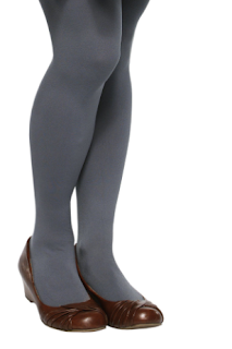 Celebrity Legs and Feet in Tights: Melissa Rauch`s Legs and Feet in ...