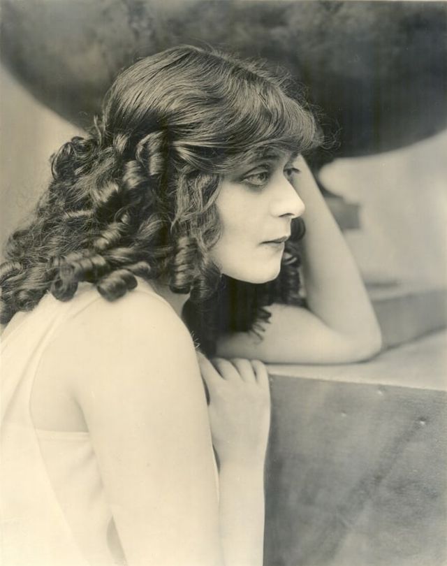 Theda Bara: The First Sex Symbol of the Film Era ~ Vintage Everyday