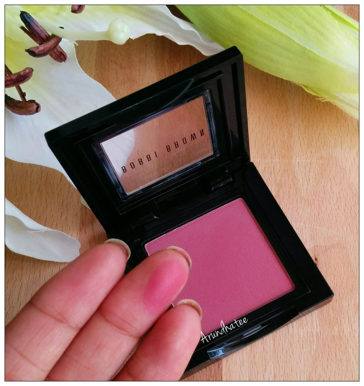 Discovering me: Review and Swatches ::: Bobbi Brown Blush in "Sand Pink"