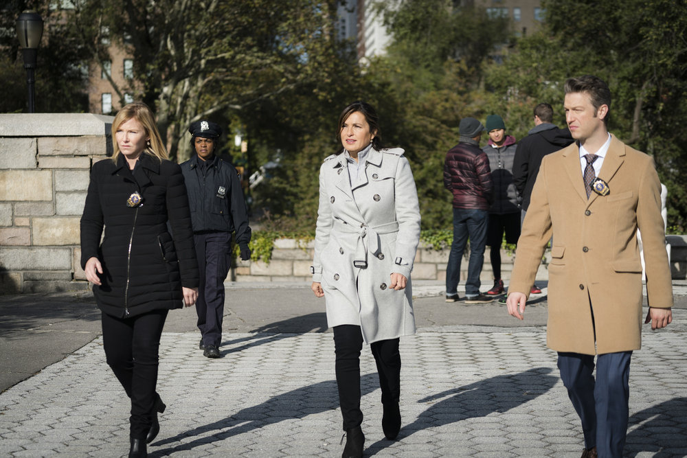 All Things Law And Order: Law & Order SVU “Decline and Fall” Photos