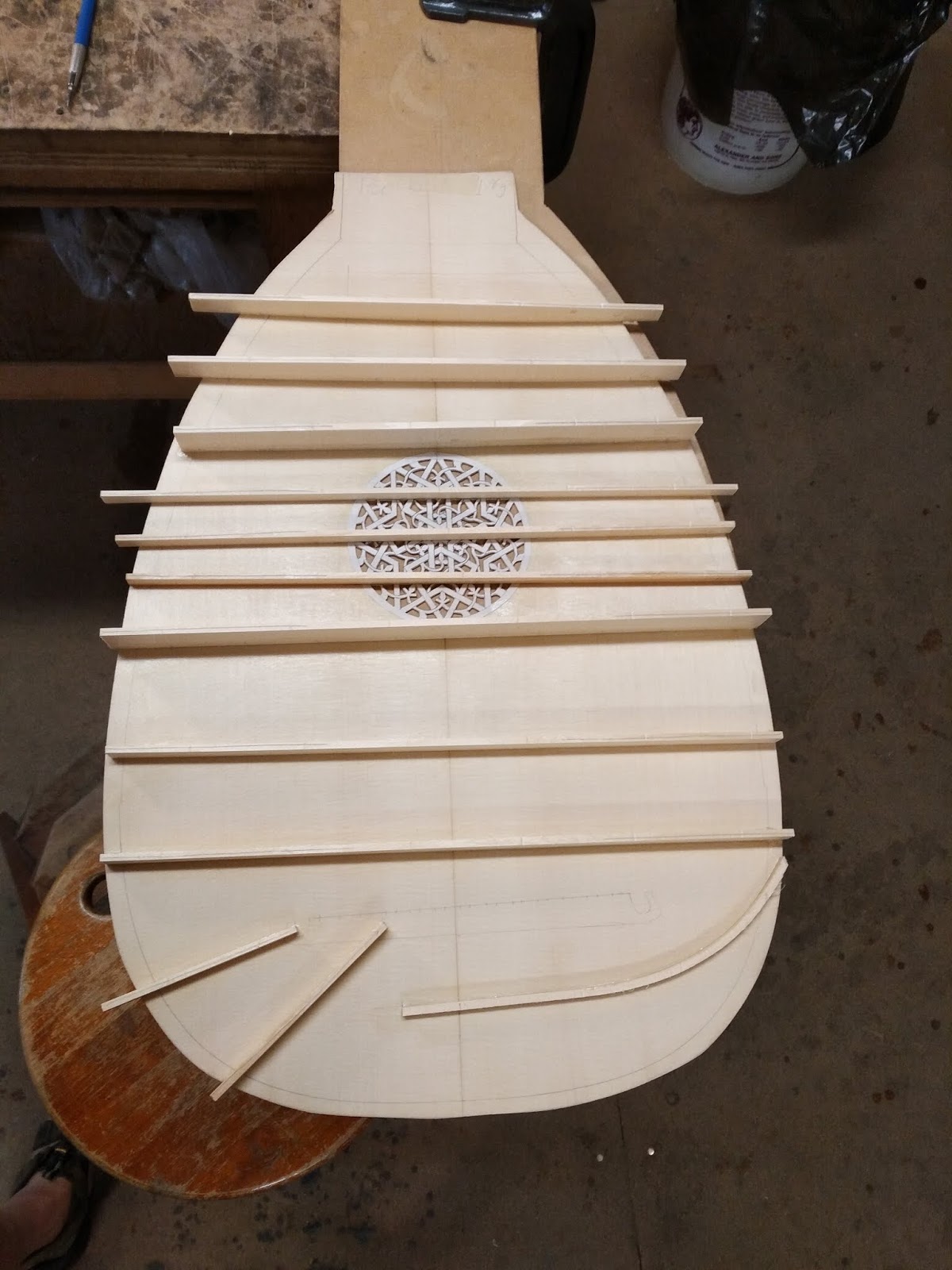 The Lute's Progress,: Building a 13 Course Lute, Start to Finish, 8 ...