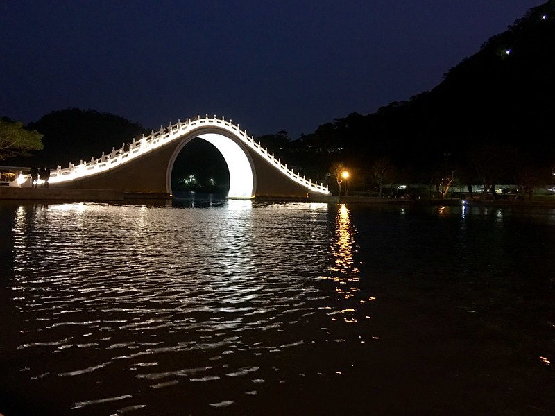 PAVAN MICKEY: Most Beautiful Moon Bridge in Taiwan