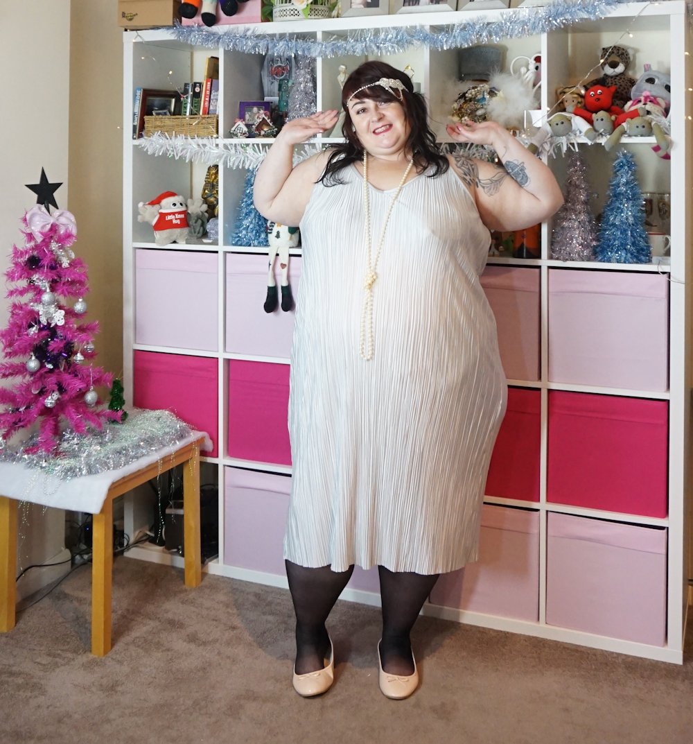 Plus size 1920s flapper girl with In The Style Curve - Love Leah