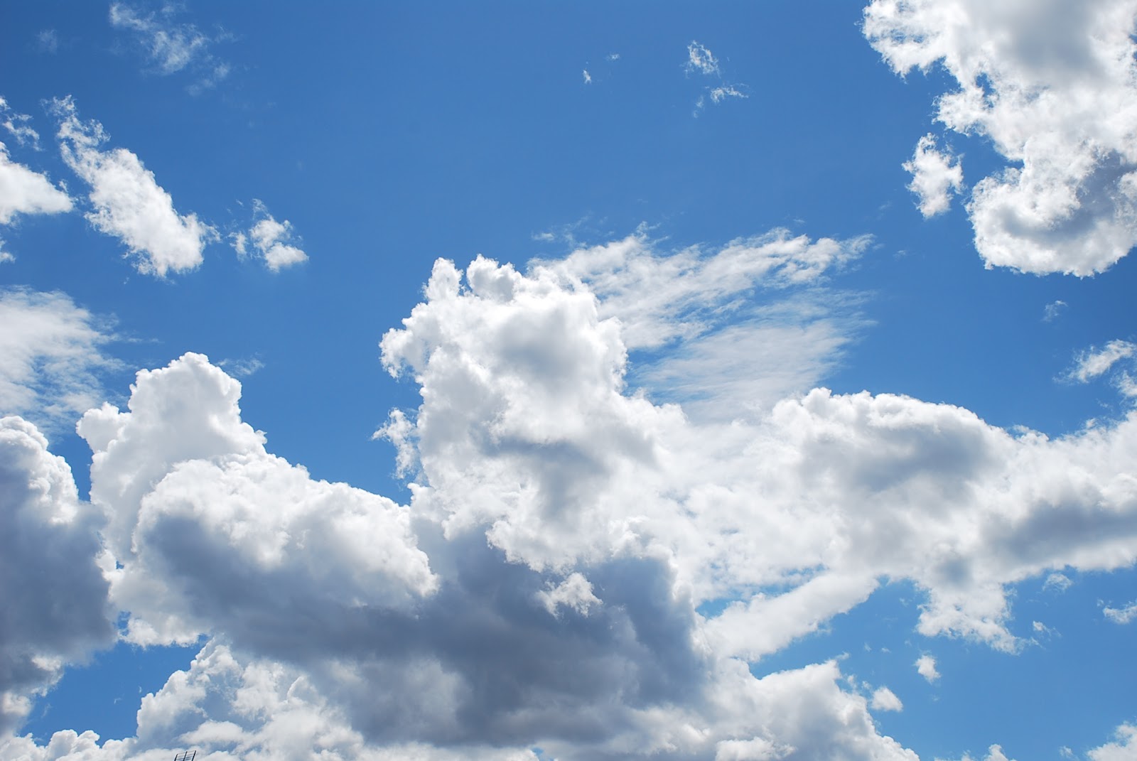 Pequeña montaña (senderismo en familia): Nubes