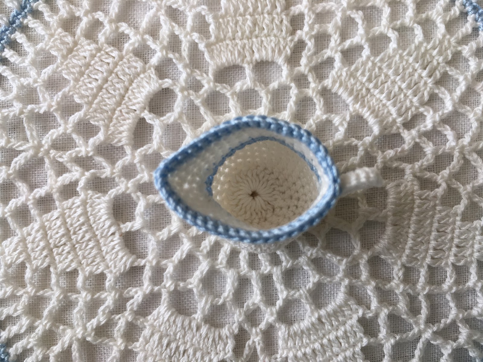 Free Crochet Pattern - Milk Jug Cover with Figural Milk Jug