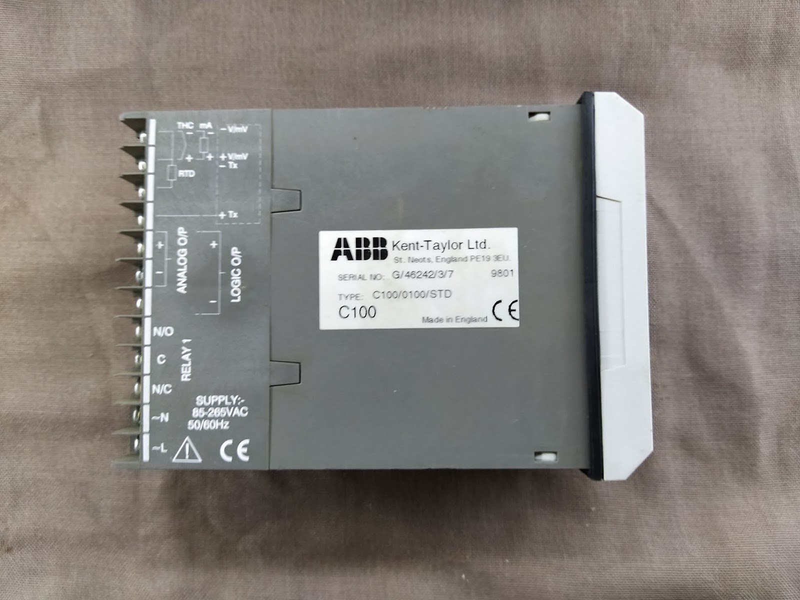 ABB COMMANDER 100 UNIVERSAL PROCESS CONTROLLER C100/0100/STD