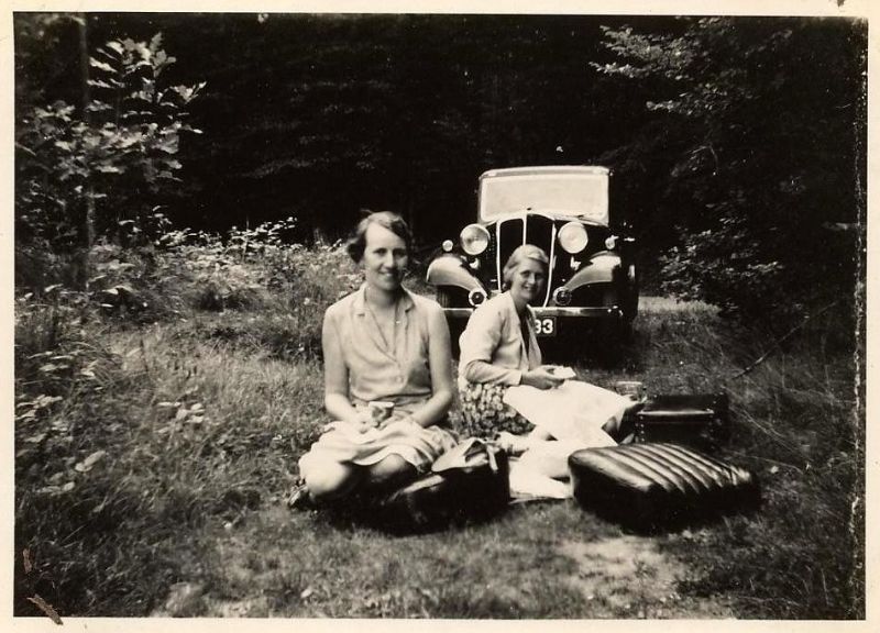 50 Amazing Found Snaps Show European Trips of Three Ladies in the Mid ...