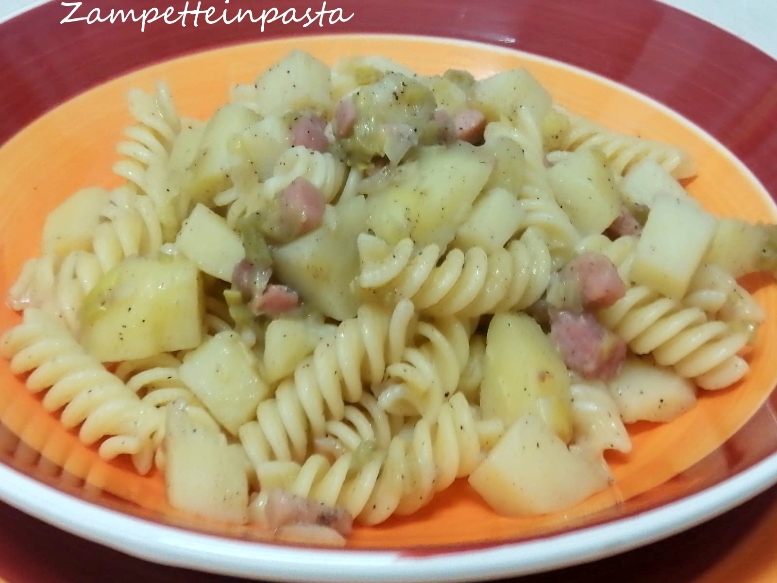 PASTA CON PATATE, PORRI E PANCETTA | ZAMPETTE IN PASTA