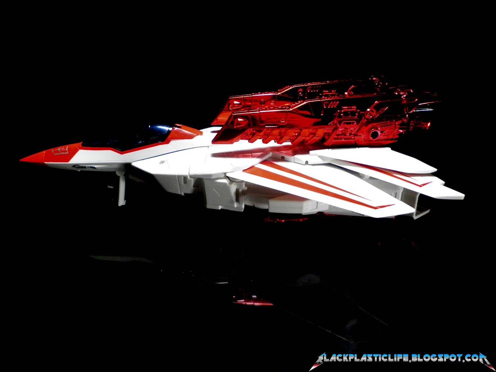 Black - Plastic - Life: Generations Leader Class Jetfire - Pictorial Review