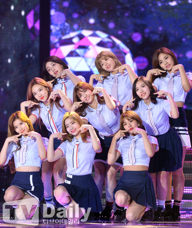 Joe's Twice Photo Blog: 170531 UHD Open broadcast station celebration ...