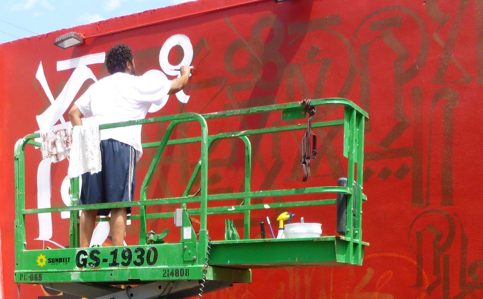RETNA New Mural In Progress, Miami – StreetArtNews