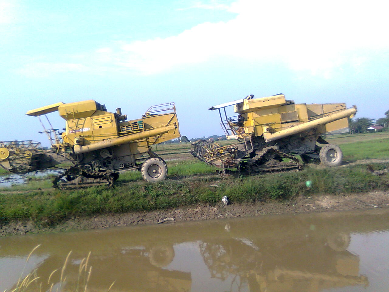 Combine harvester , tractor&more..: Laverda custom grain tank