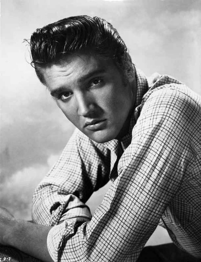 20 Stunning Portraits of a Young and Handsome Elvis Presley in the ...