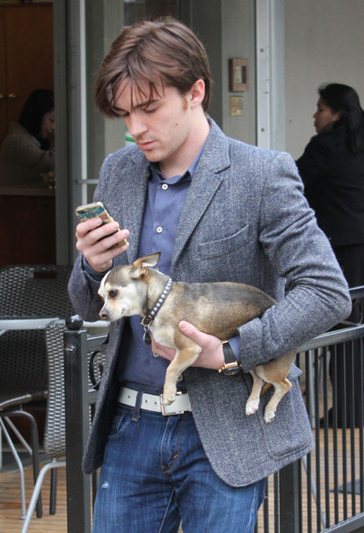 Ajuda-me ater Drake bell na minha vida: Drake Bell e os cachorrinhos
