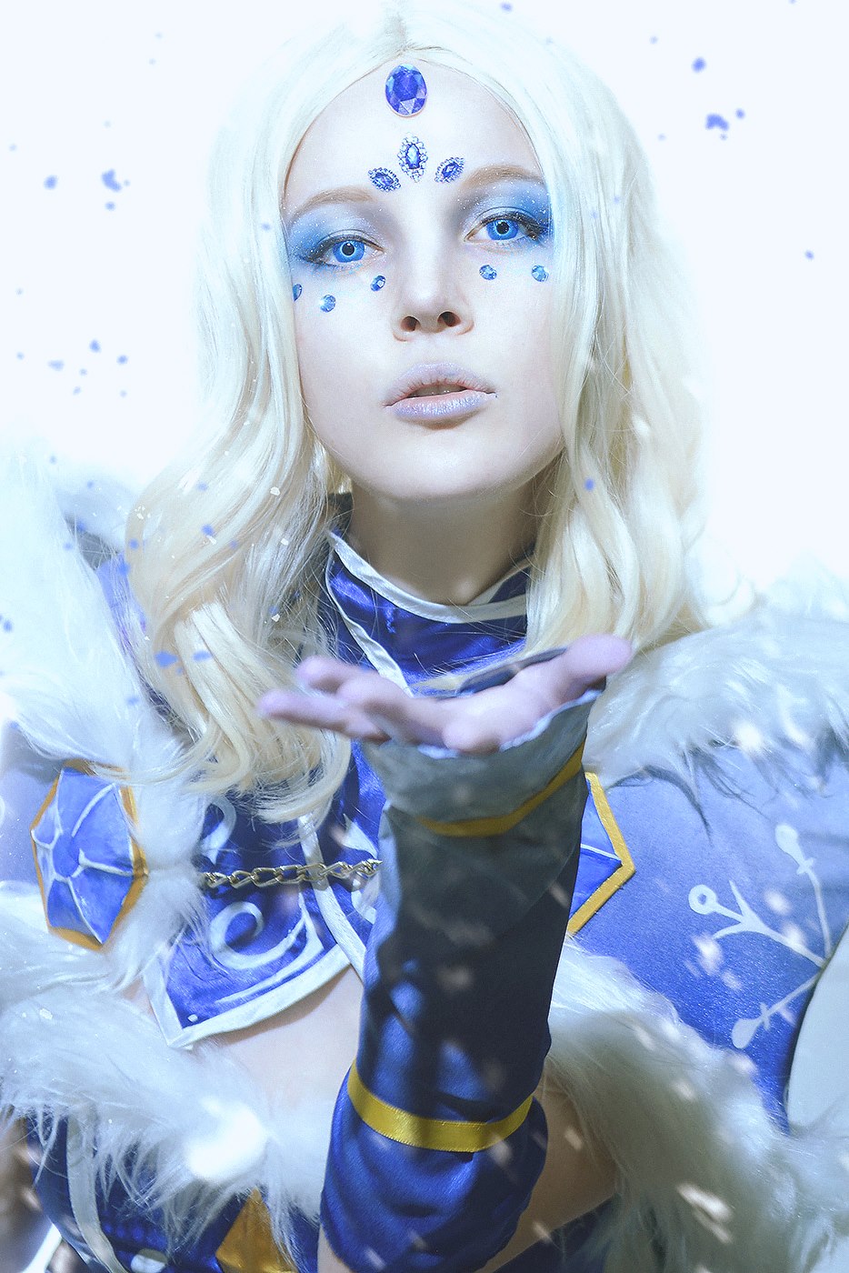 Elarte Cosplay: Dota 2 - Crystal Maiden (Arcana - Frost Avalanche) Cosplay