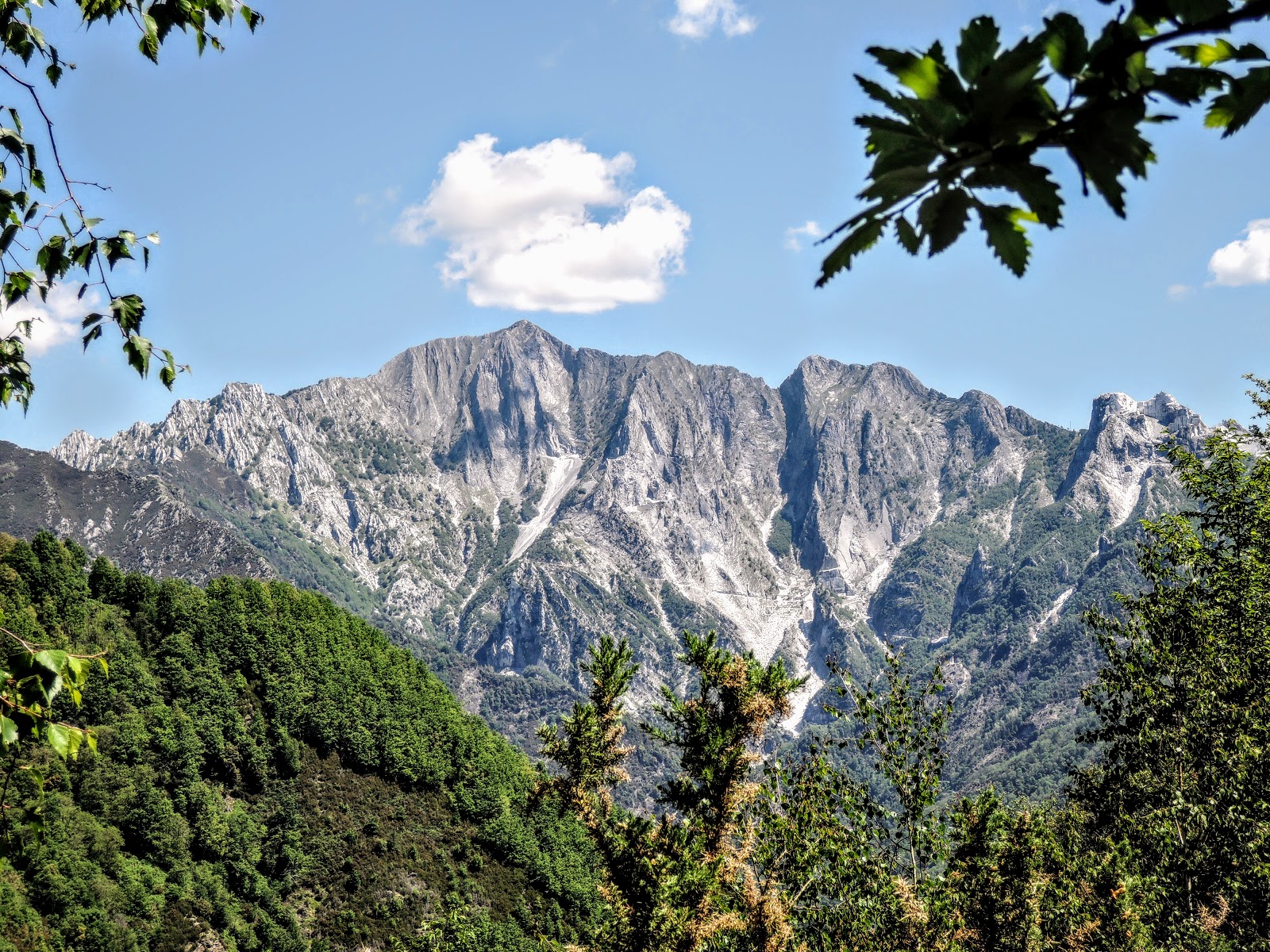 Piccoli Sentieri: Monte Forato, quando la Natura dà spettacolo.