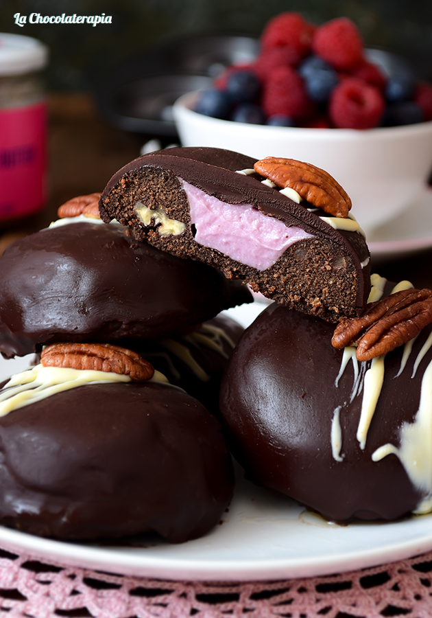 Donuts bomba keto con crema de frutas del bosque — La chocolaterapia