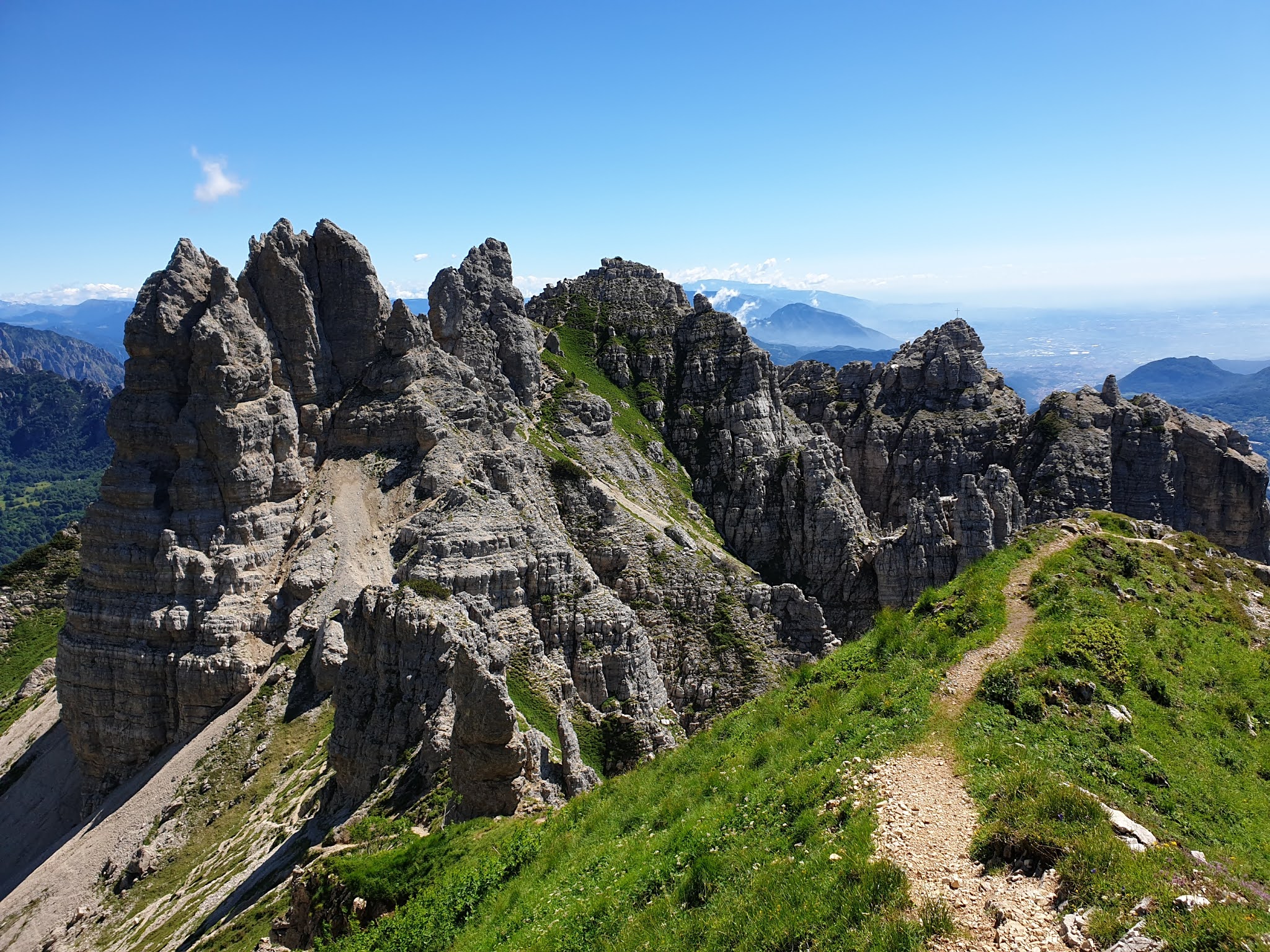 Su strade e sentieri: CRESTE (ALTO) DEL FUMANTE - GRUPPO DEL CAREGA