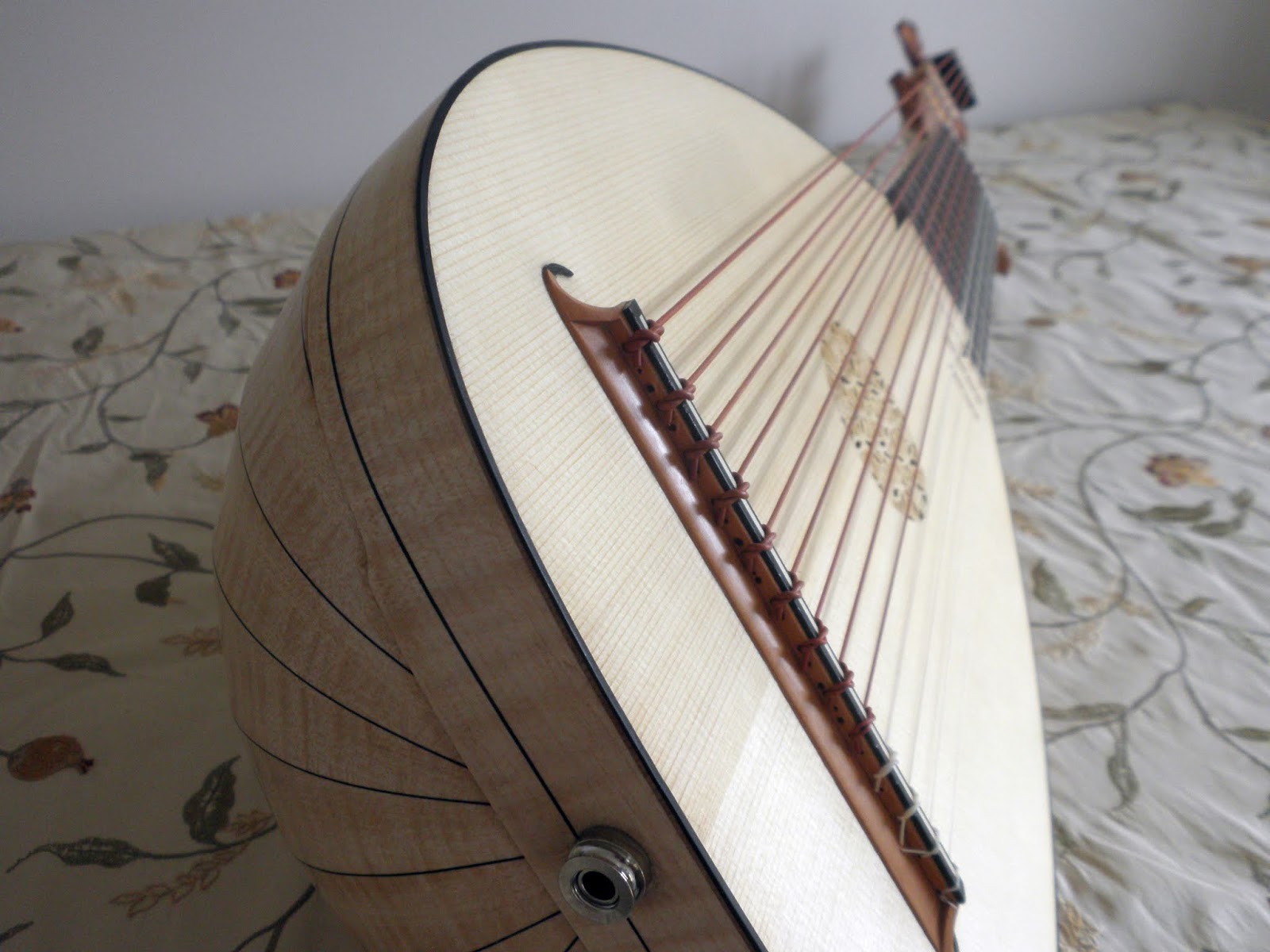 Buying a Lute: Baroque lutes