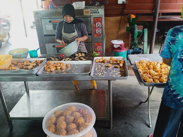 Kuih Bakar Rare di Kuih Bakar Kuala Ina Melaka - Cerita Ceriti Ceritu ...