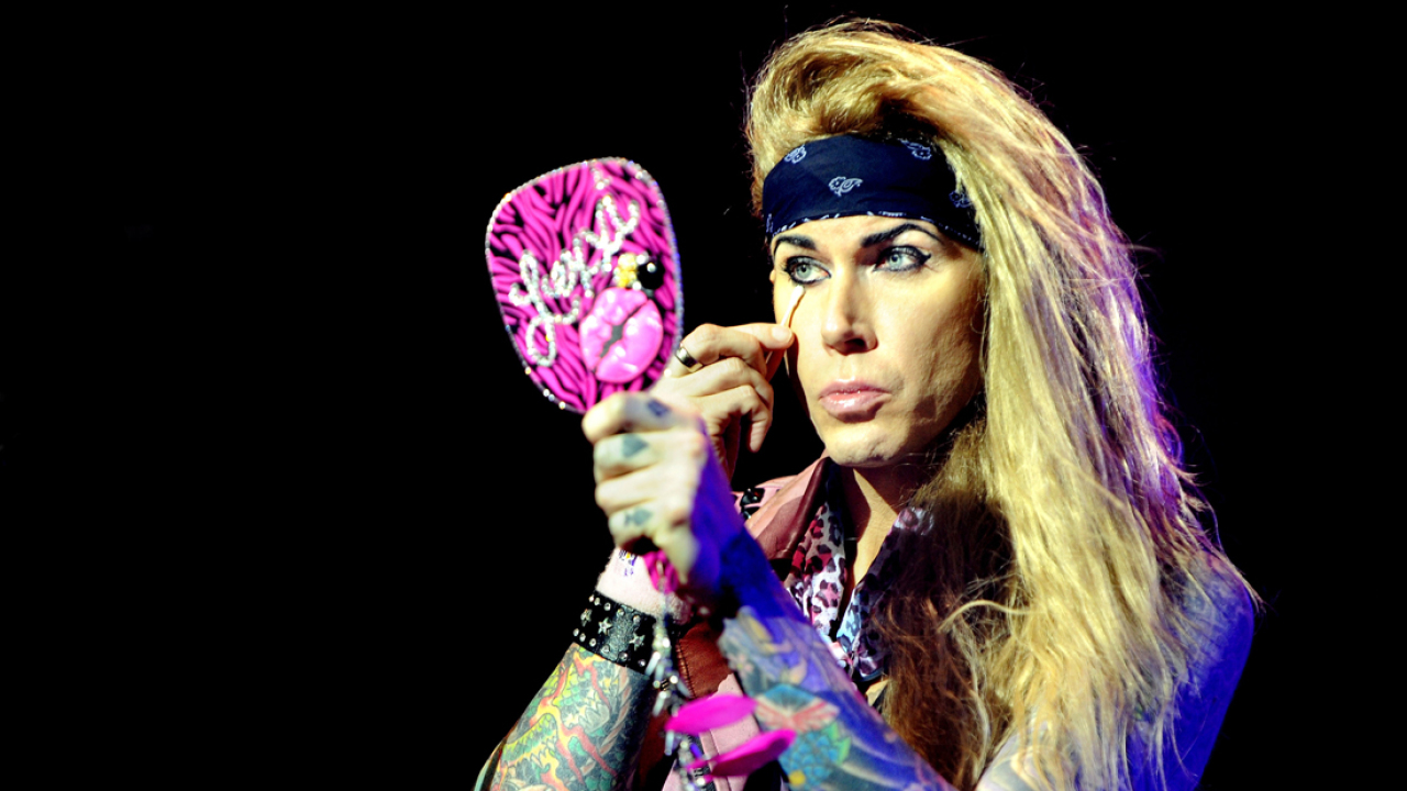 VIDEO: Steel Panther anuncia la salida del bajista Lexxi Foxx: "El fin ...
