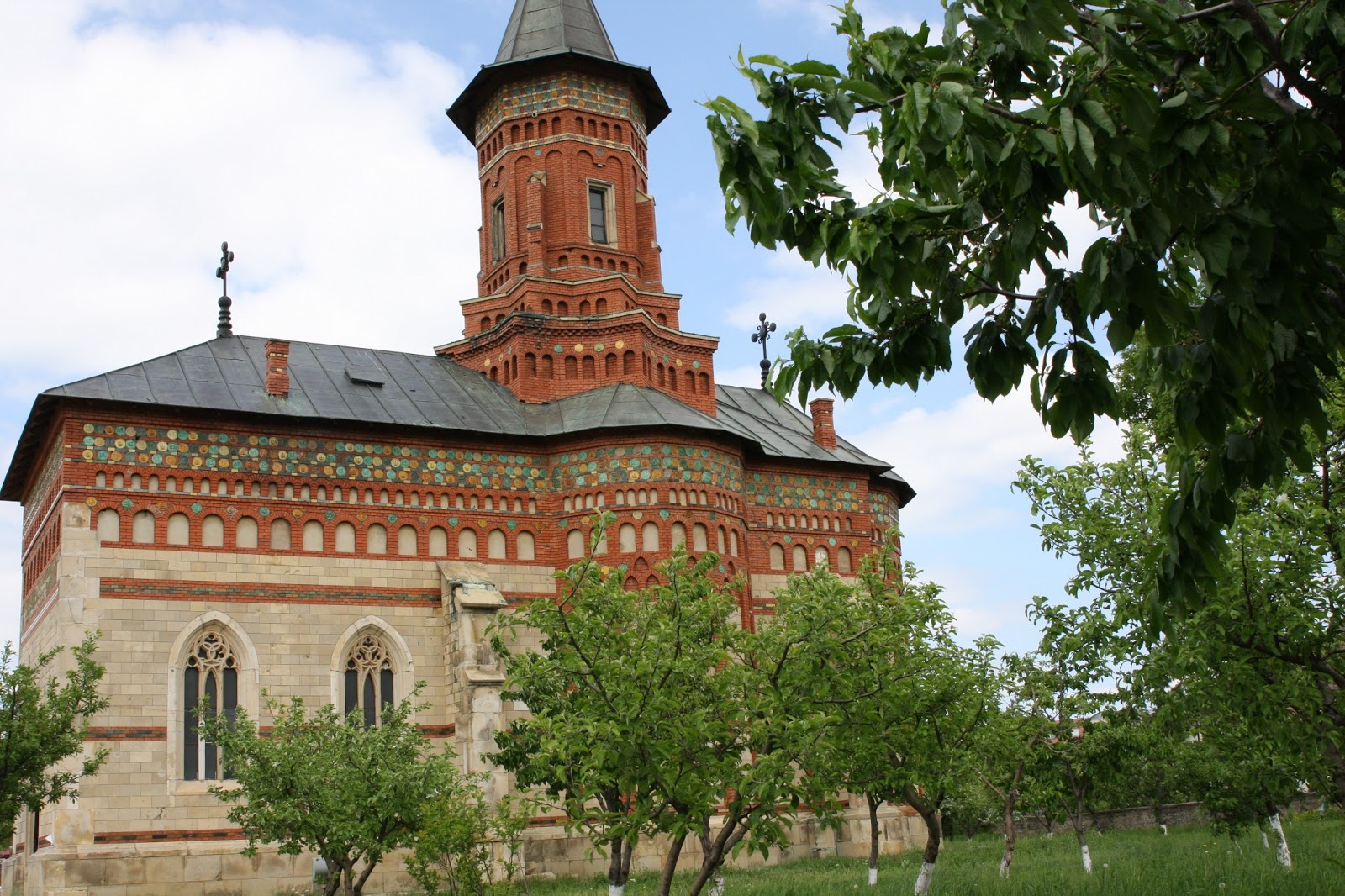 Călătorii cu copii: Biserica Sfântul Gheorghe Hârlău