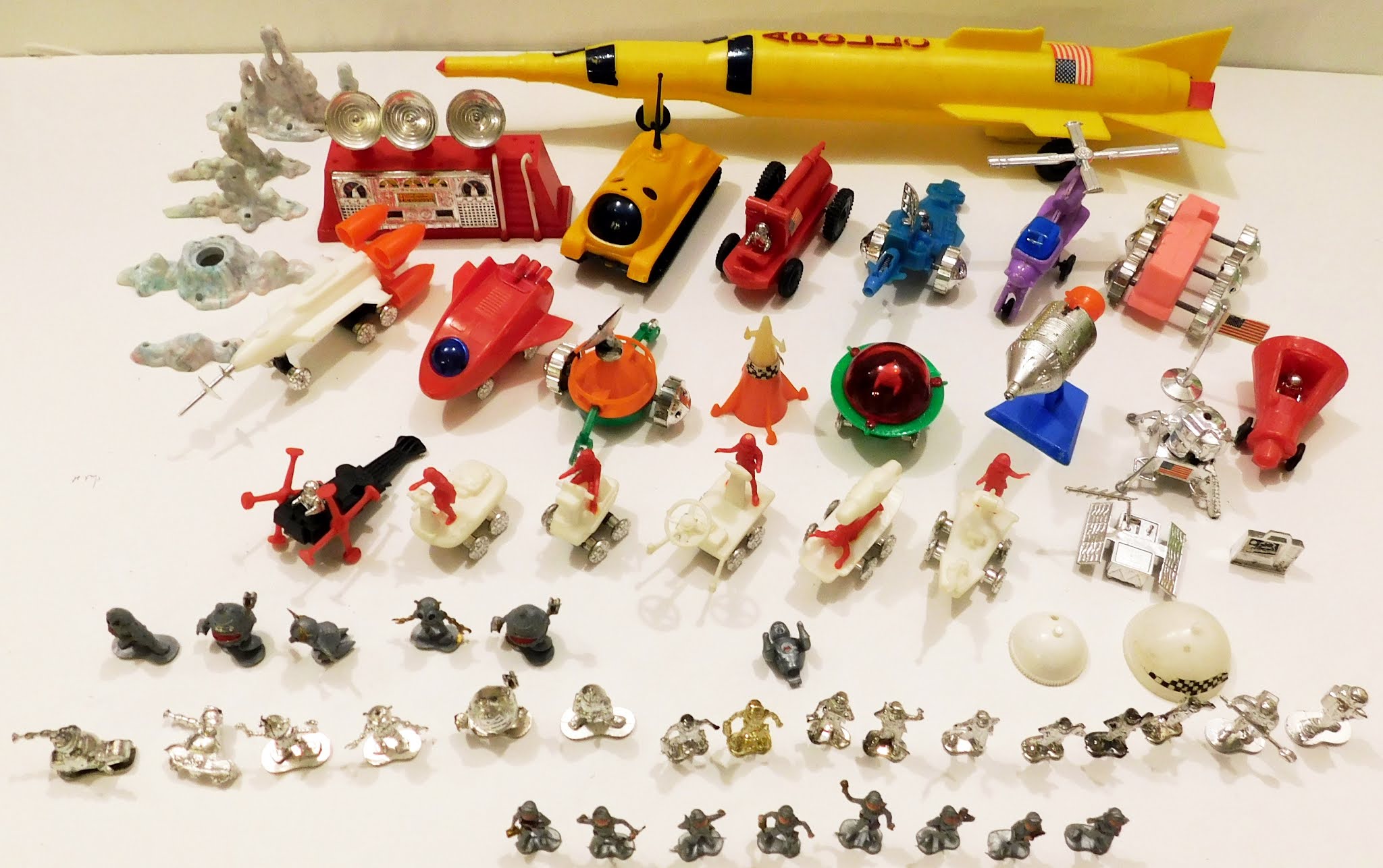 Toys and Stuff: Montgomery Wards Miniature Apollo Exploration set - Pt 1