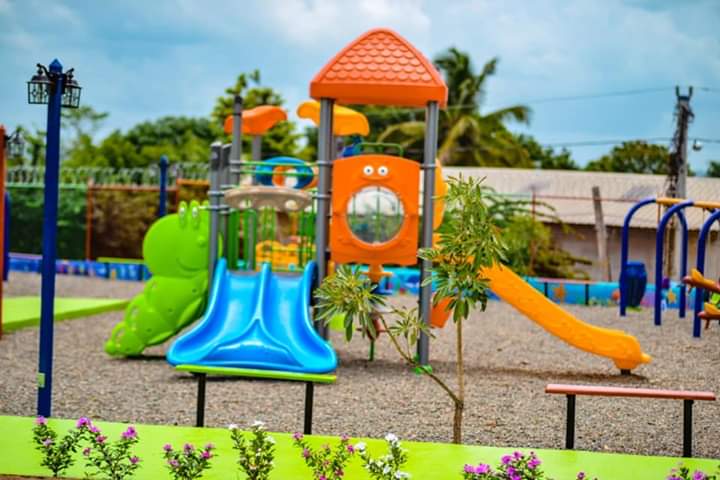 Alcaldía de Cotuí y Fundación REFIDOMSA Inauguran Parque Infantil ...