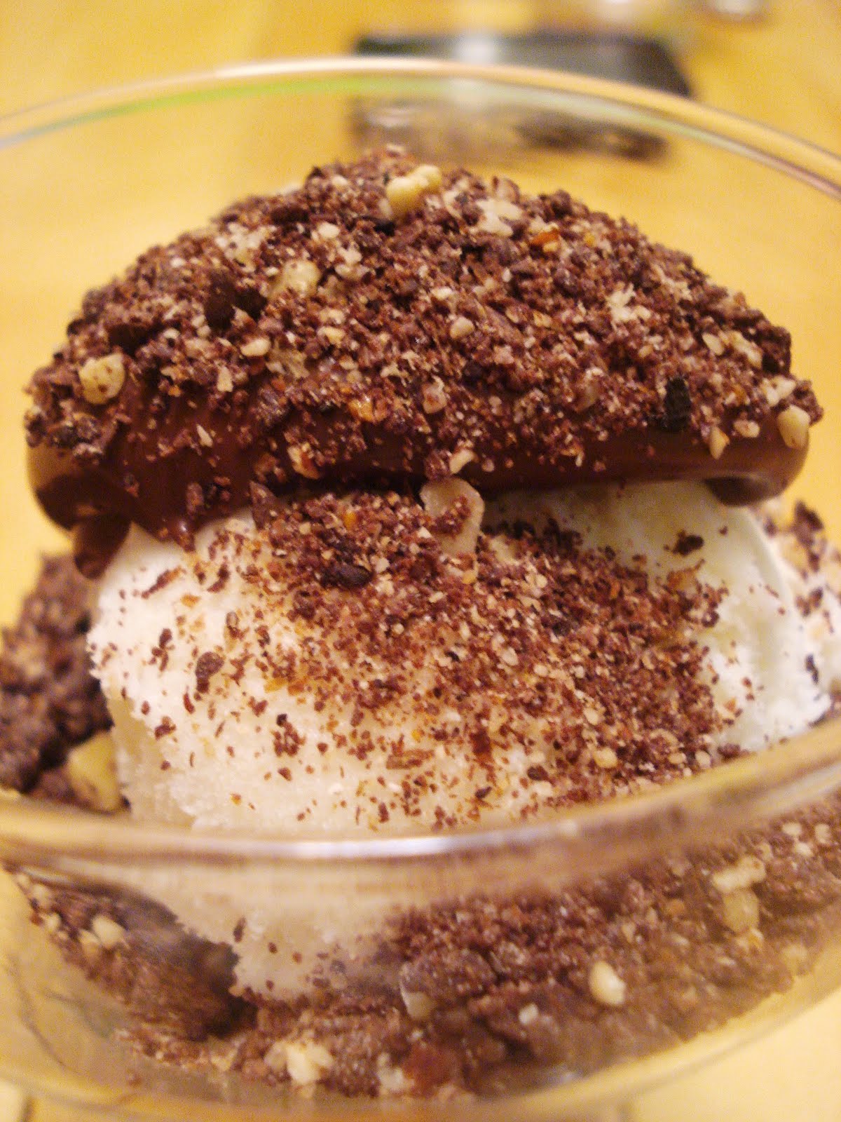 Presque végé: Coupe glacée "pas si pire" au chocolat et aux noisettes