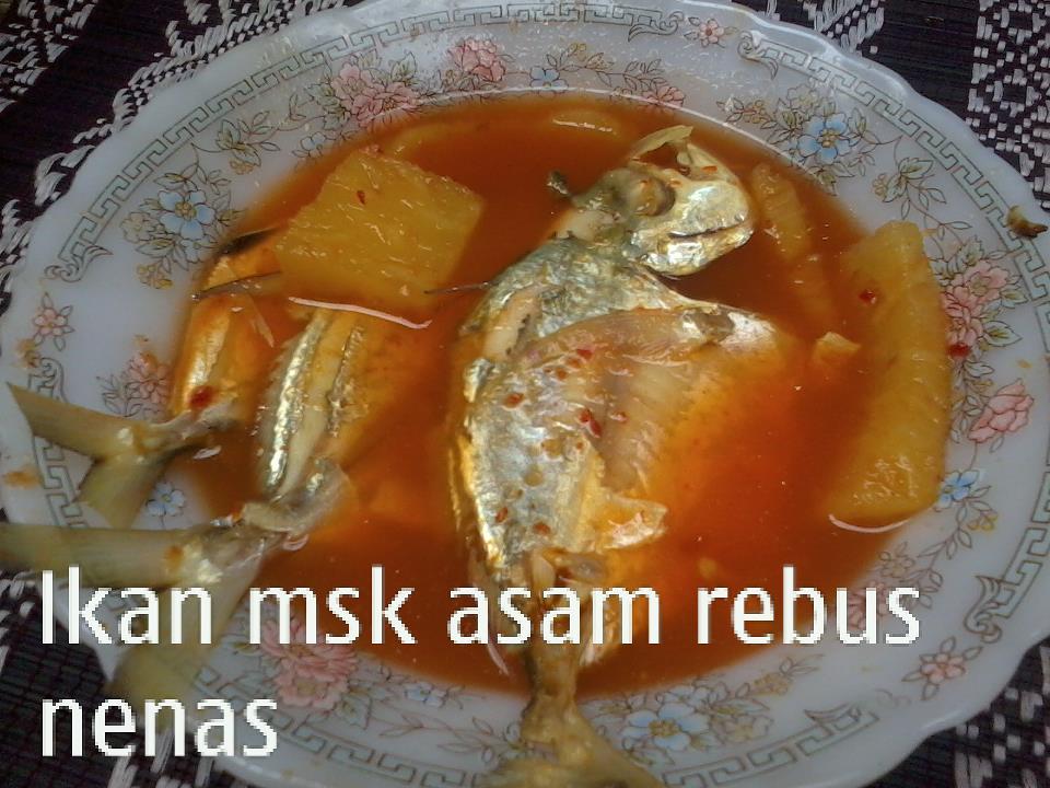 Eksperimen Di Dapur HaniEla: Ikan Masak Asam Rebus Nenas