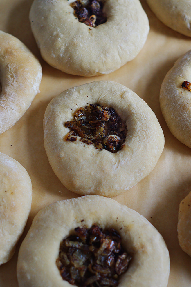 Bialy, bialystoker kuchen - na Dzień Chleba | Kuchnia nasza polska ...