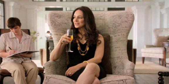 Duo: The Iconic Style of Revenge: Victoria Grayson’s Throne