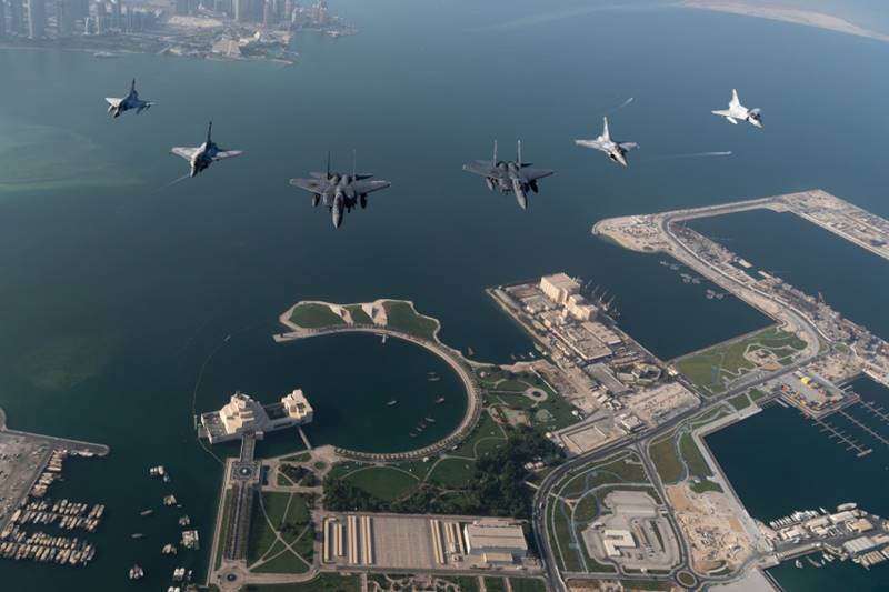 Qatar Air Force pilots conduct familiarization flights with USAF F-15E ...