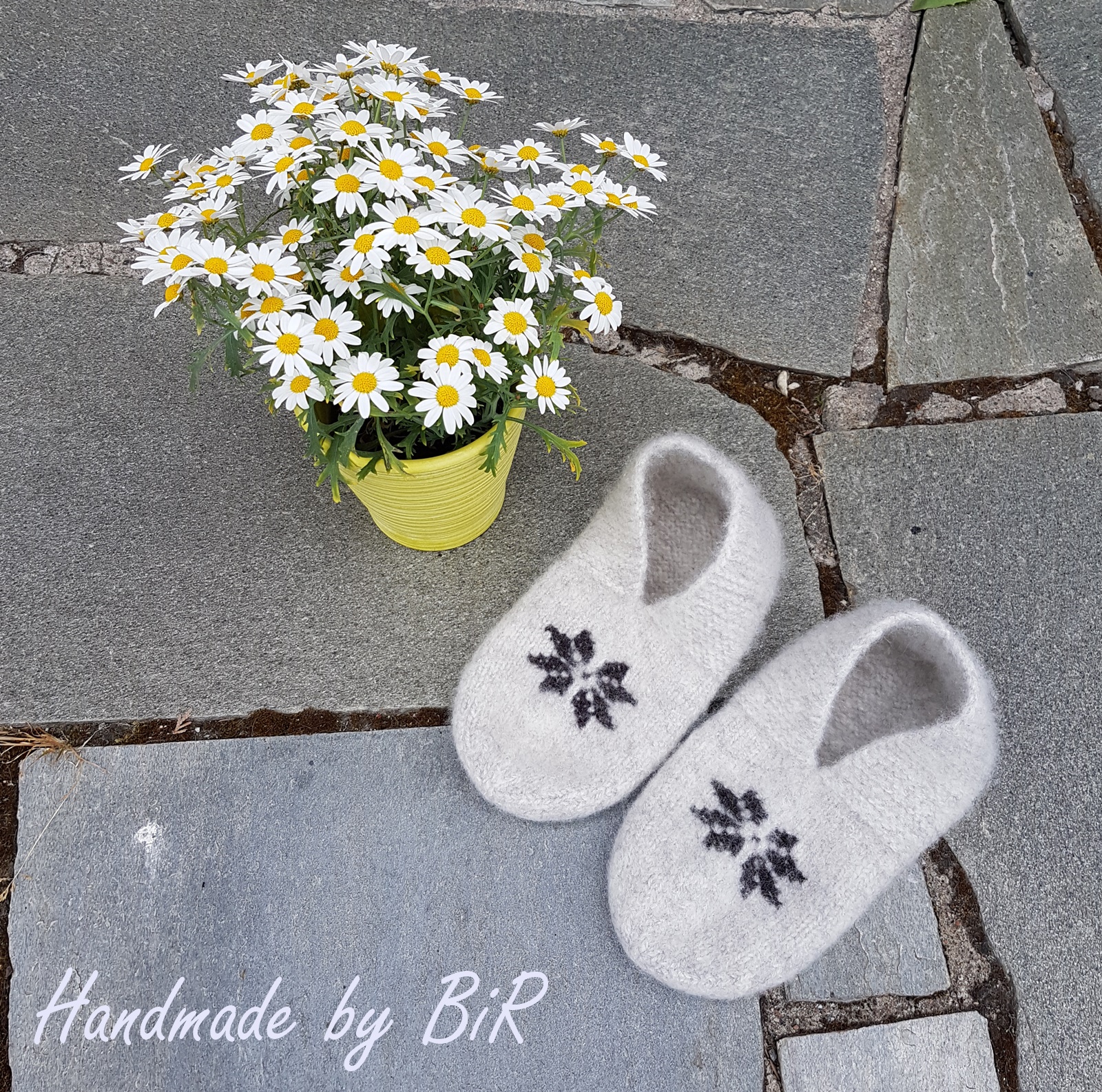 Handmade by BiR: Tova tøfler og votter / Felted slippers and mittens