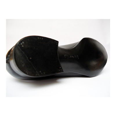 Bespoke Shoes Unlaced : Fiddle Waist