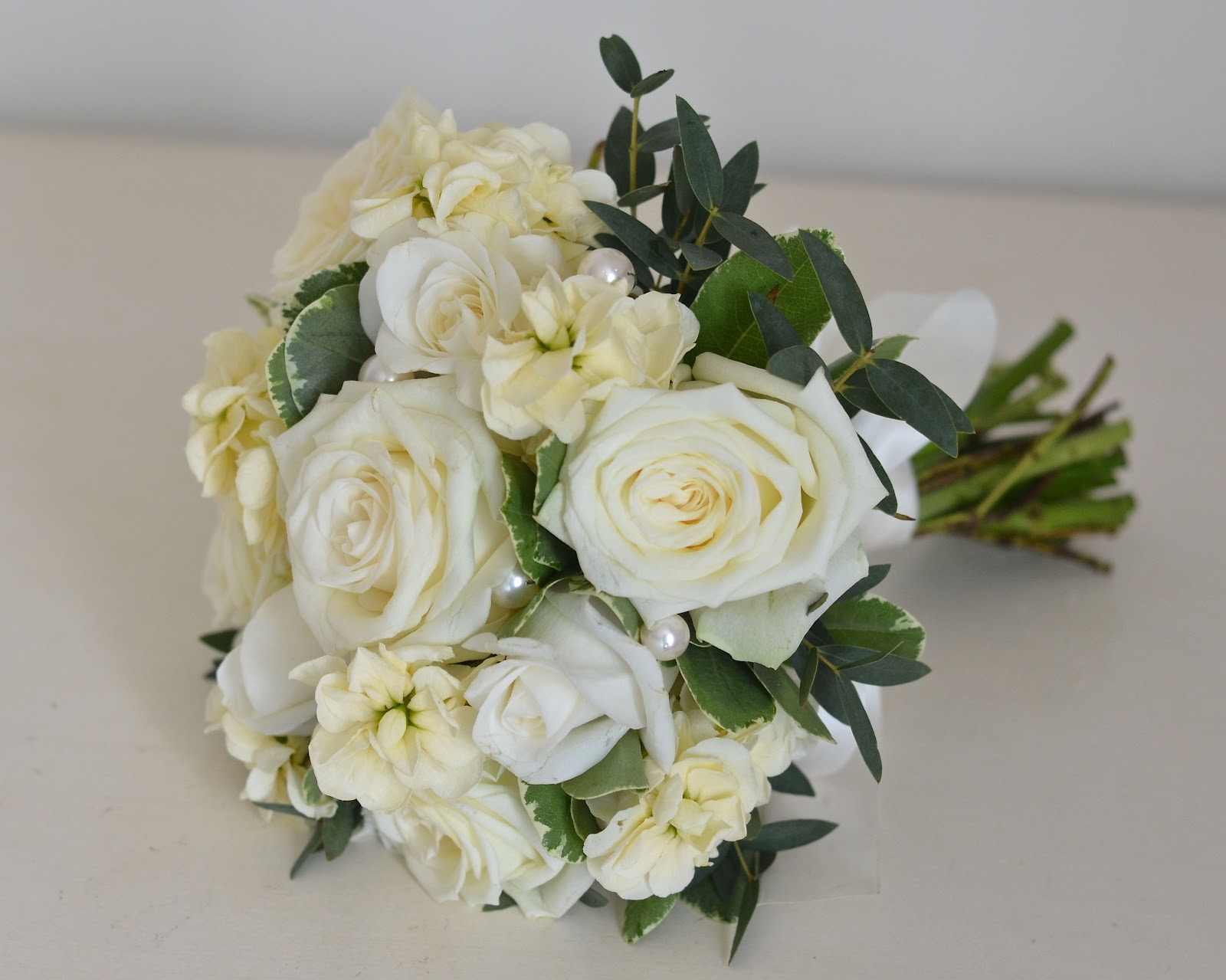 Wedding Flowers Blog: Lisa's Vintage Cream Wedding Flowers, Spread ...