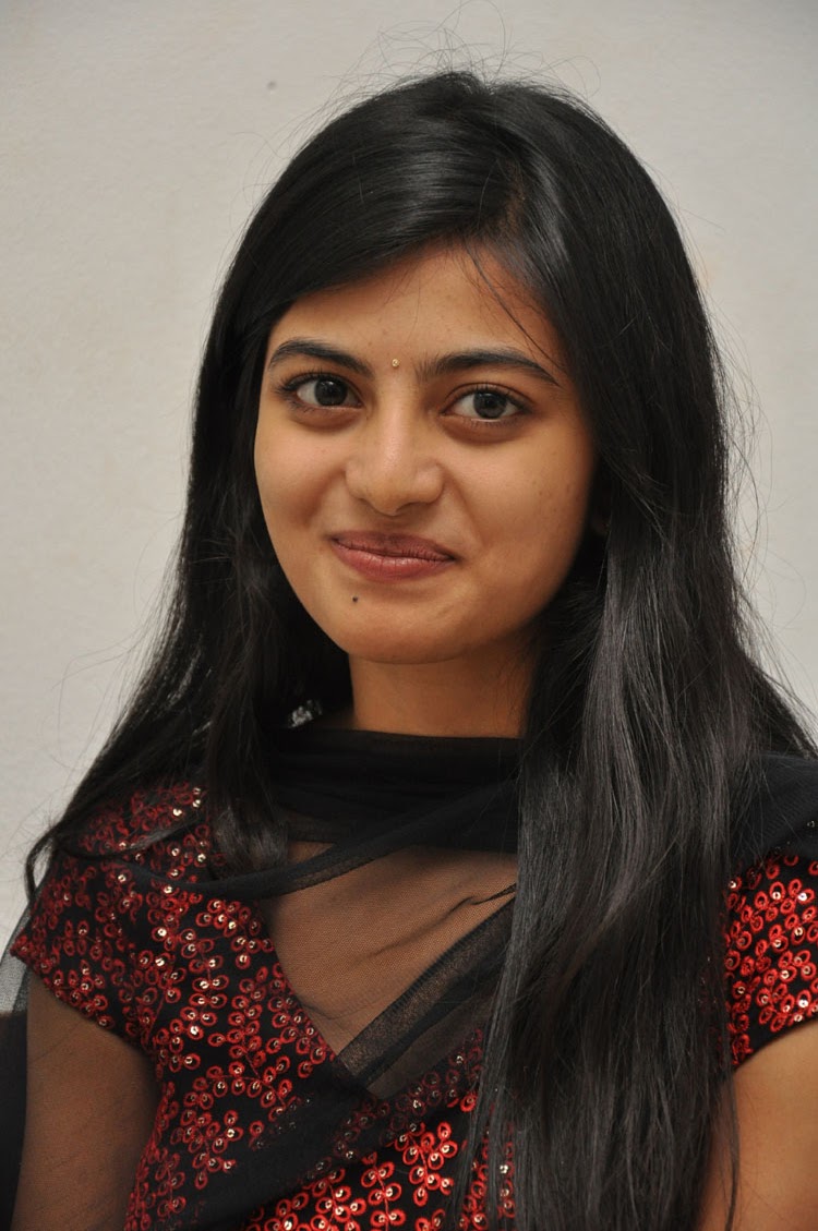 Anandhi latest glamorous photos