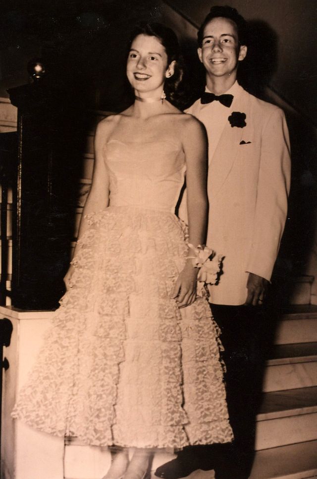 Glamorous Photos That Defined Prom Dresses Through the Years of the ...