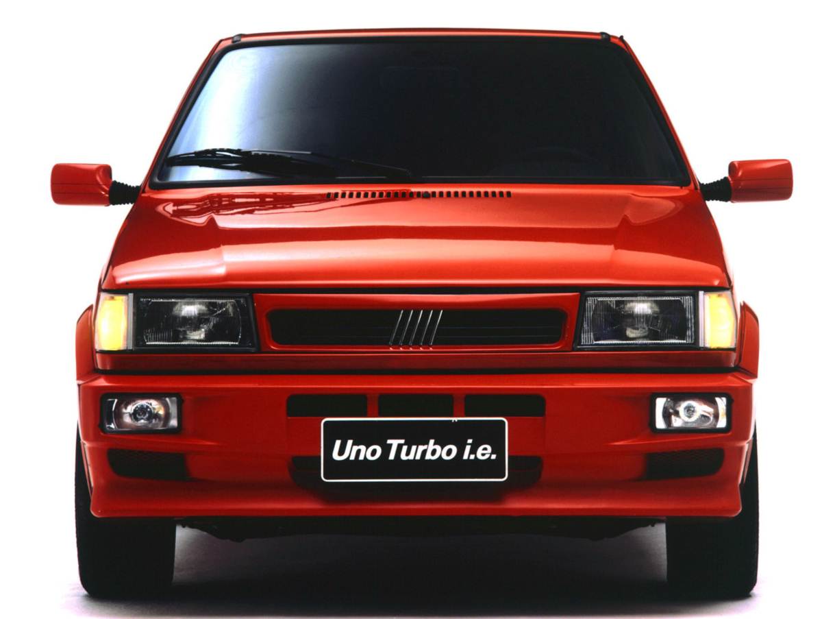 Fiat comemora os 20 anos do lançamento do Uno Turbo
