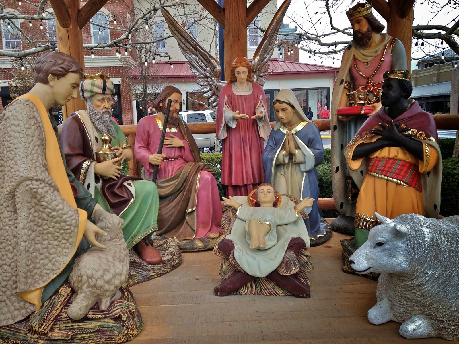 "Just Thinking" by Robert J. Tamasy: The Crèche and the Cross