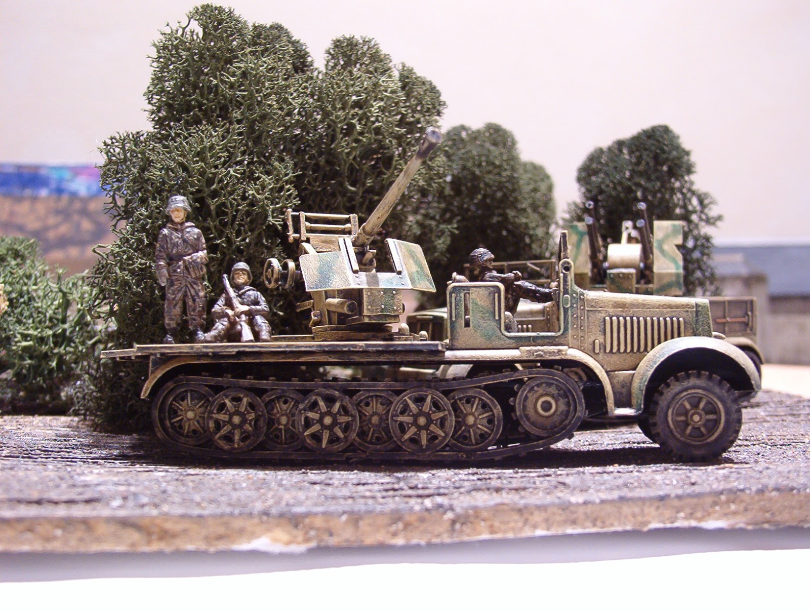 oneseventytwoscale.com: Hasegawa 8-Ton Half-Track 20mm Quad & 37mm AA Guns