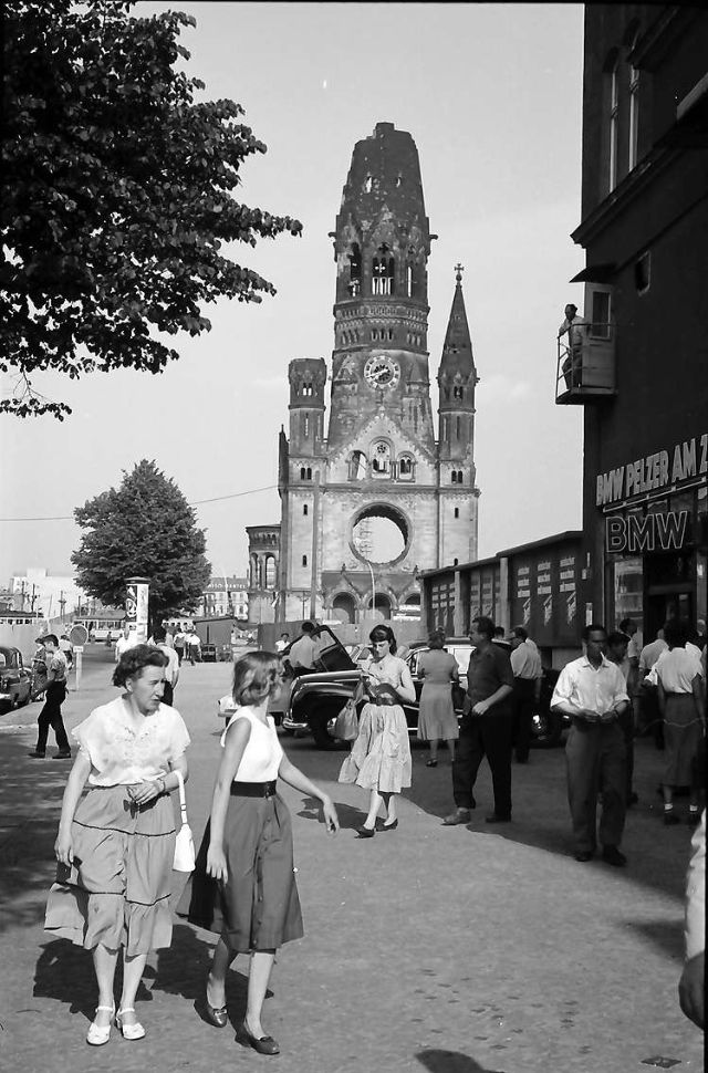 Fascinating Vintage Photos of Berlin in the Summer of 1957 ~ Vintage ...