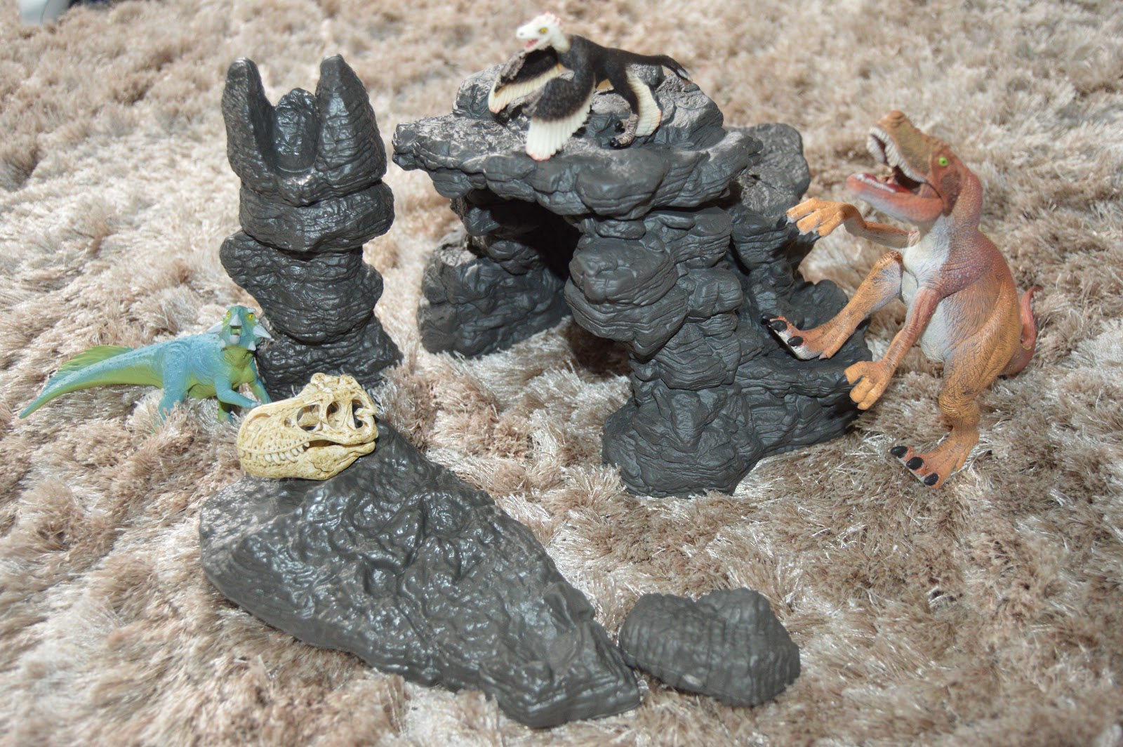 Playdays and Runways: Review | Schleich Dino Set With Cave