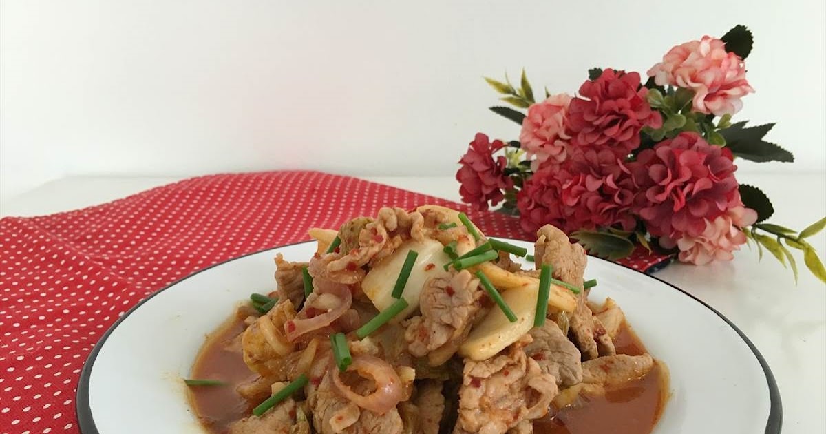 GoodyFoodies: Recipe: Stir fried Pork with Kimchi (Jaeyook Bokkeum)