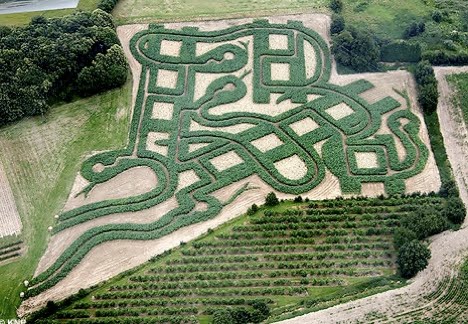 15 Awesome Mazes and Labyrinths ~ PModels